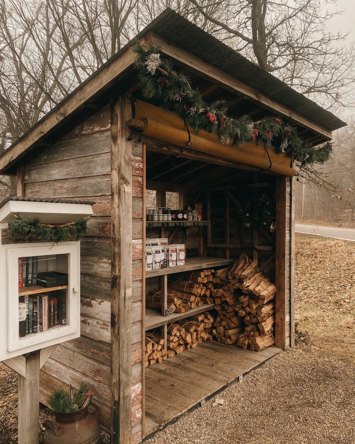 21 Roadside Farm Stand Ideas to Stand Out | TheGrow 21 Roadside Farm Stand Ideas to Stand Out | TheGrow